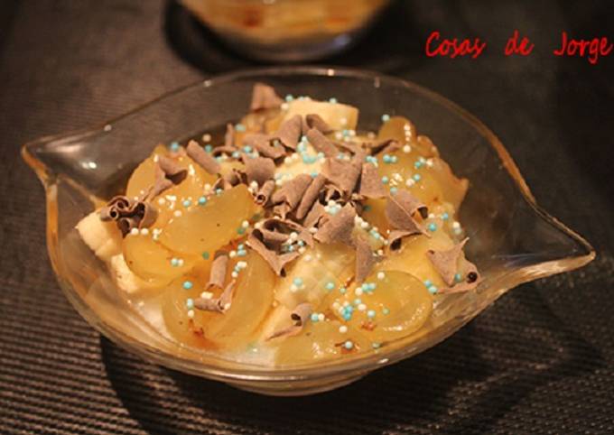 Yogurt con plátano y uvas Receta de jorbasmar- Cookpad