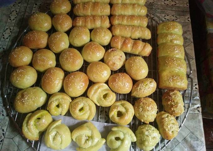 Resep Roti isi rasa pandan oleh Widya - Cookpad