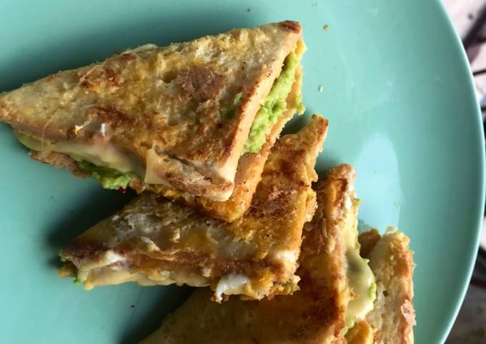 French toasts and avocado Recipe by Roch Szatan - Cookpad