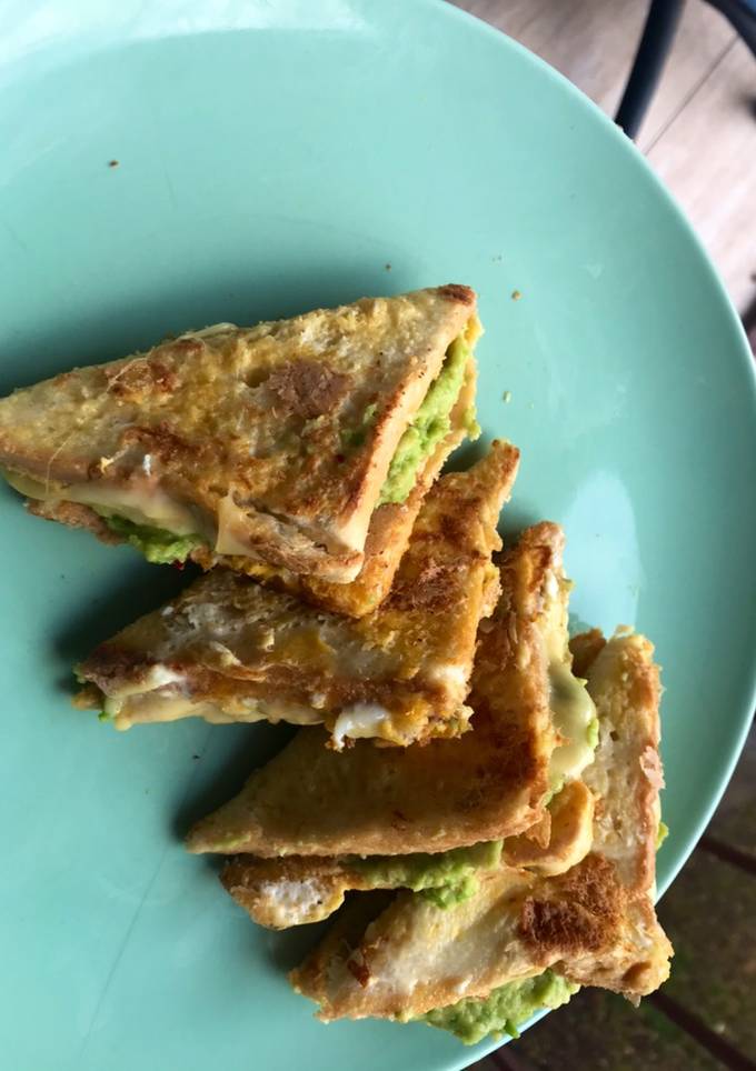 French toasts and avocado Recipe by Roch Szatan - Cookpad