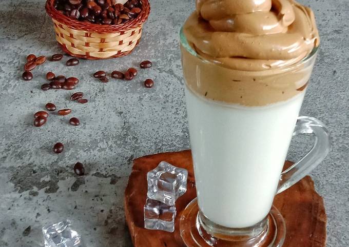 Resep Dalgona Coffee Viral !!! oleh SMarisa - Cookpad