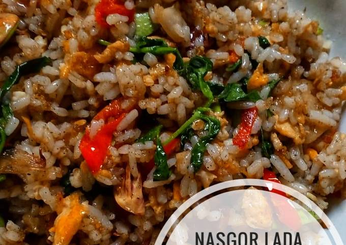 Resep Nasi goreng lada hitam kemangi oleh Ndo' Nofa - Cookpad