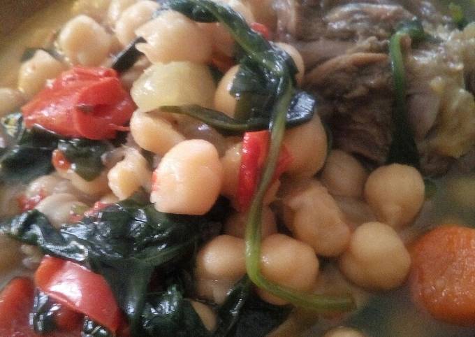 Guiso de garbanzos con gallina Receta de Eva Leal- Cookpad