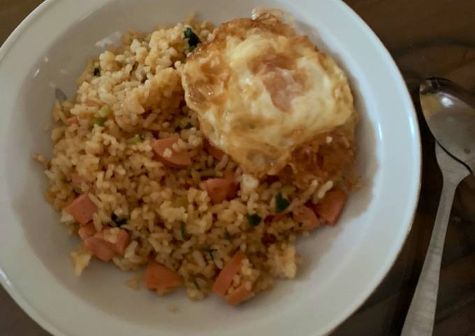 Resep Nasi goreng sosis oleh Silvia Monita - Cookpad