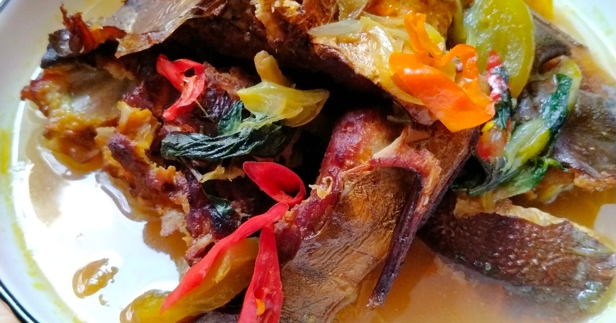 Resep Pindang Kuah Kepala Manyung Asap oleh Tania Helena - Cookpad