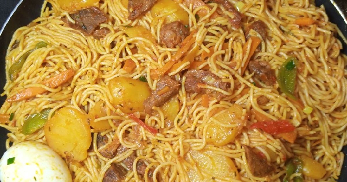 Fried Spaghetti And Potatoes Recipe by Maryam Abdullahi - Cookpad