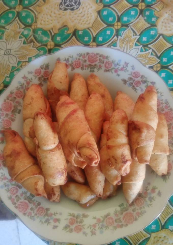 Resep Molen pisang mini renyah dan enak oleh Siska - Cookpad