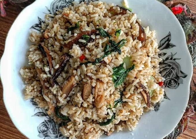 Resipi Nasi Goreng Ikan Masin Shitake oleh shazrina - Cookpad