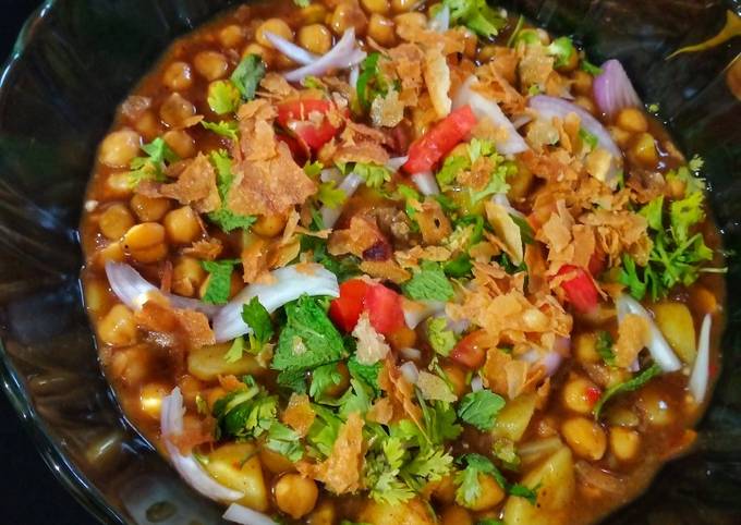 Kathiwari chola chat Recipe by Umme Ali - Cookpad