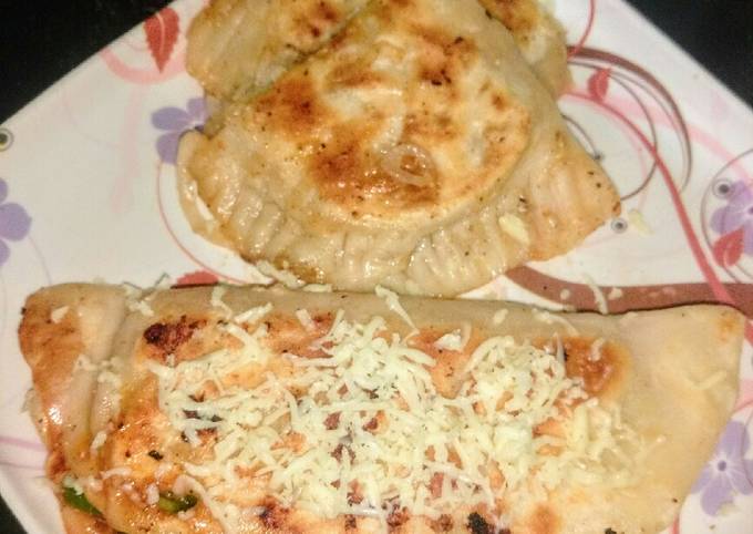 Pizza paratha Recipe by Piyali polley Roy - Cookpad