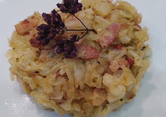 Col salteada con bacon, escalonia, ajo, tomate cherry y orégano Receta ...