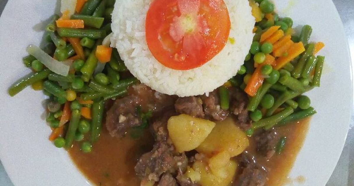 Braised Rice With Beef Goulash And Fried Vegetabl1 Recipe by Shane ...
