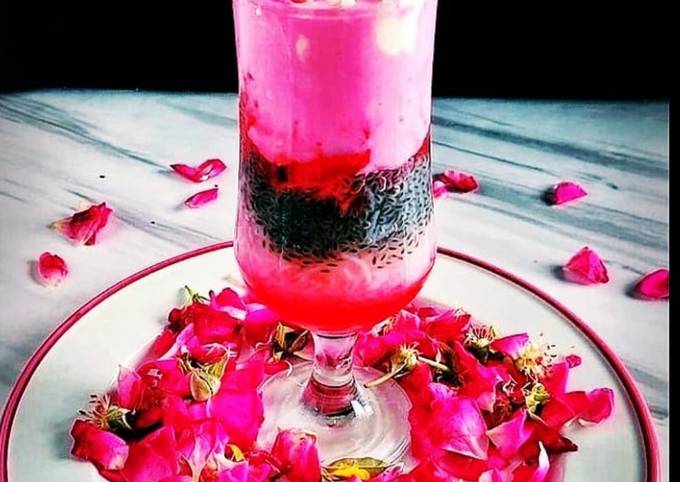 Rose Falooda Recipe by Sarita Srivastava - Cookpad