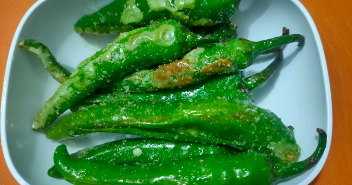 Fried Green Chillies Recipe by Priyangi Pujara - Cookpad