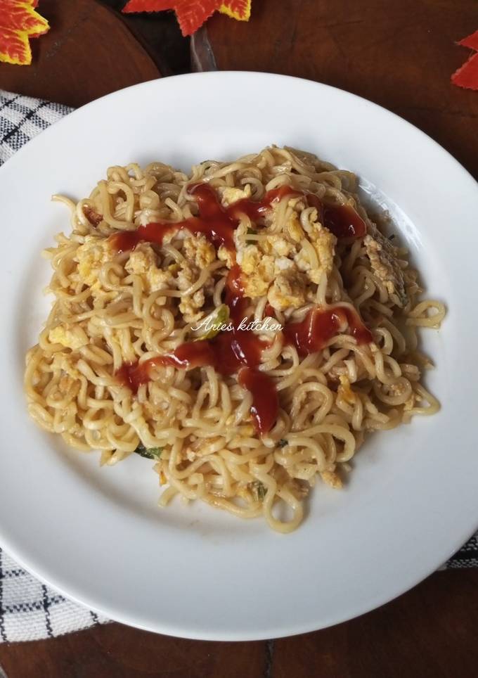 Resep Mie goreng telur oleh anisatur raehan - Cookpad