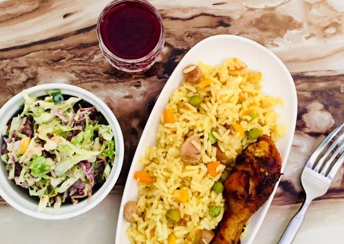 Fried Rice with coleslaw, Sobo and grilled chicken girki daga Jamila ...