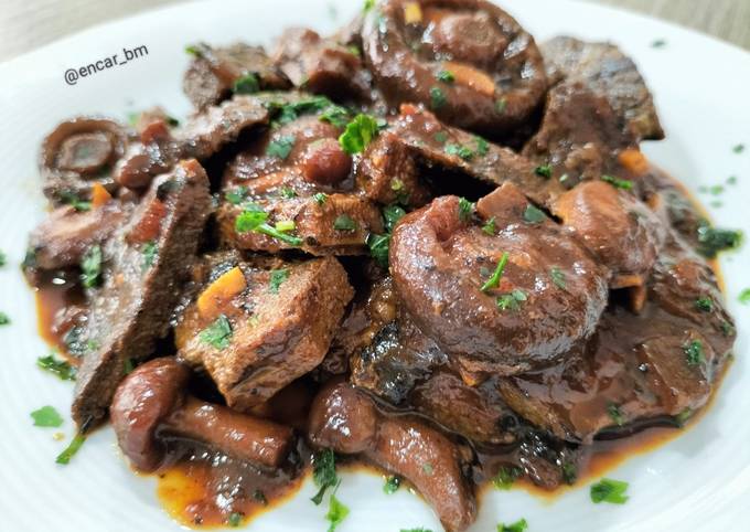 Hígado con setas en salsa de tomate Receta de Encar- Cookpad
