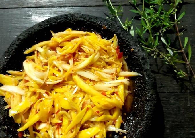 Resep Sambal Mangga Muda oleh HerlinaCs Lim - Cookpad