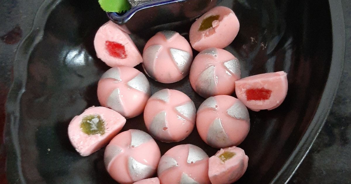 Jujips Stuffed Strawberry Chocolate Recipe by Ila Palan - Cookpad
