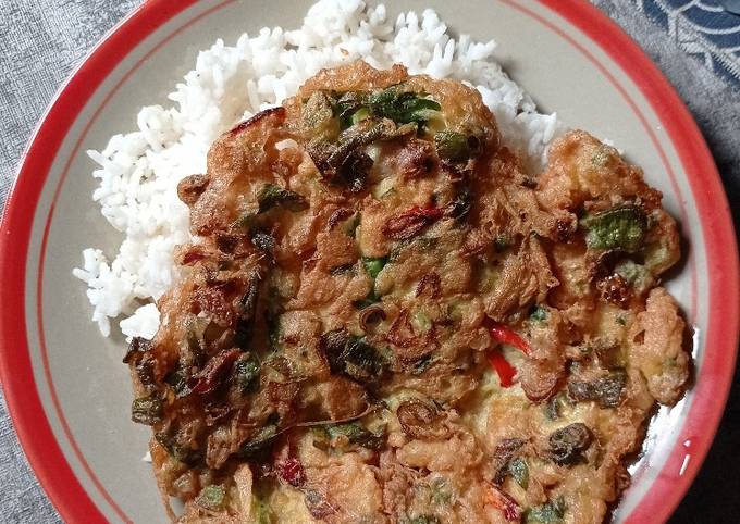 Resep Telur dadar crispy ala warteg oleh Mama Queen - Cookpad