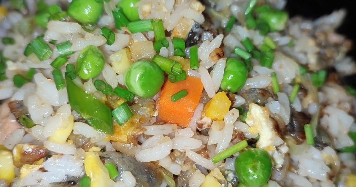 Resep Salmon Skin Fried Rice oleh Hardiyani Iyan - Cookpad