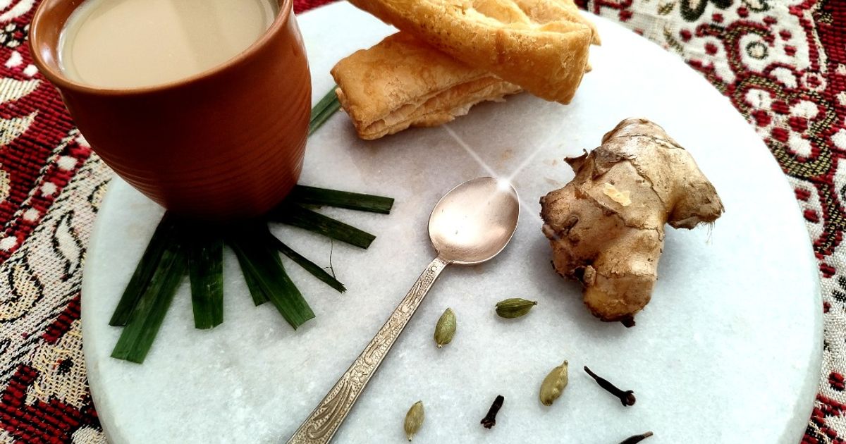 आरोग्यदायी मसाला चहा (Masala Chai Recipe In Marathi) रेसिपी Saumya ...