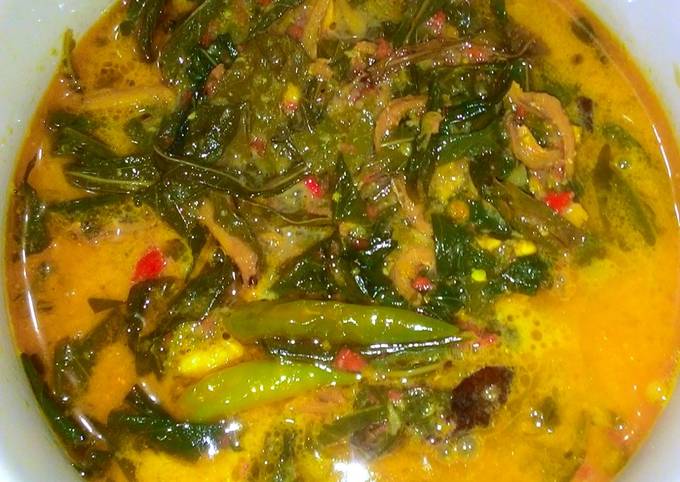 Resep Gulai Daun Singkong Teri oleh Betty Asmo - Cookpad