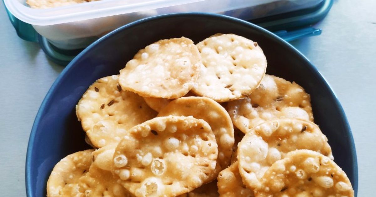Crispy Deep Fried Maida Rava Farsi Puri Recipe by Anoli Vinchhi - Cookpad