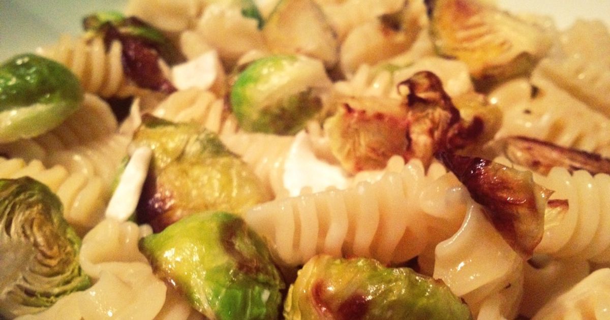 Pasta Con Coles De Bruselas Y Queso De Cabra Receta de Lub- Cookpad