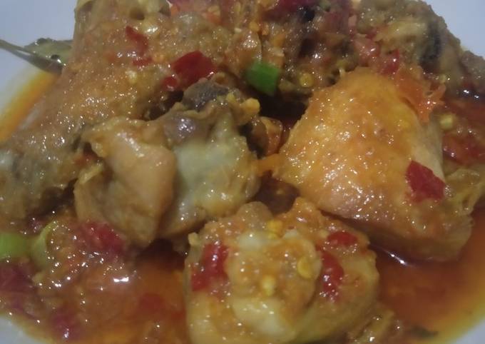 Resep Ayam bumbu kuning pedas oleh Rusiah Titing - Cookpad