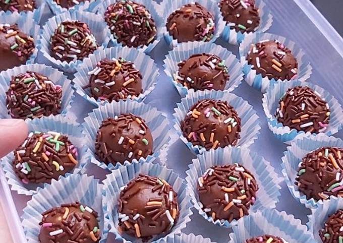Resep Regal Choco Ball oleh Ade Maydha Putri Adyani - Cookpad