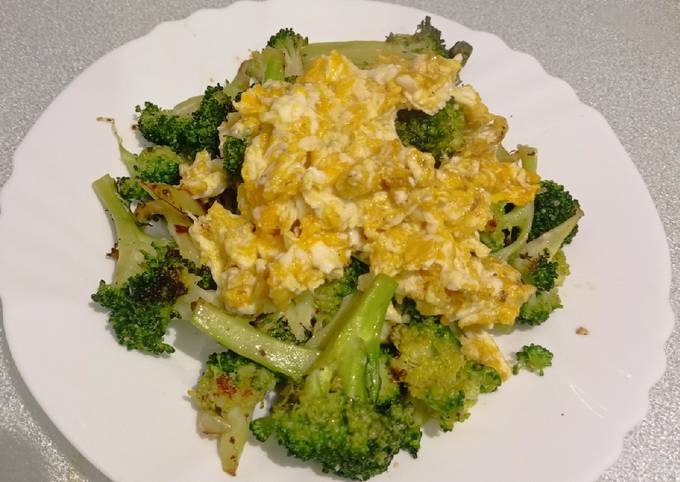Brócoli salteado con huevo y jengibre Receta de Chari Crzo- Cookpad