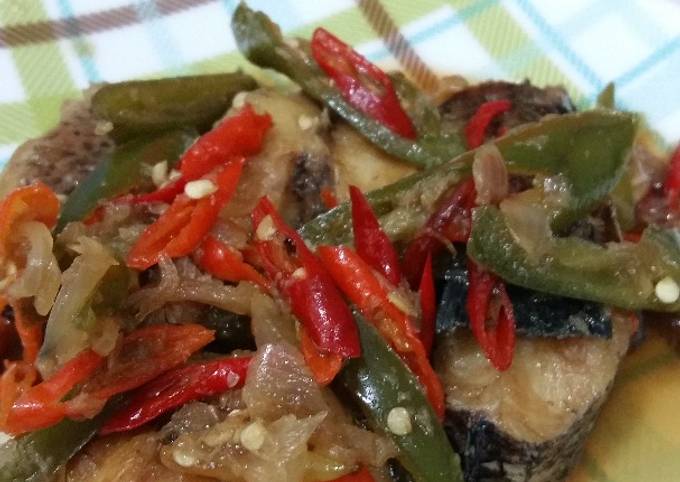 Resep Ikan Gabus Cabe ijo oleh Fitria Nur Hastuti - Cookpad