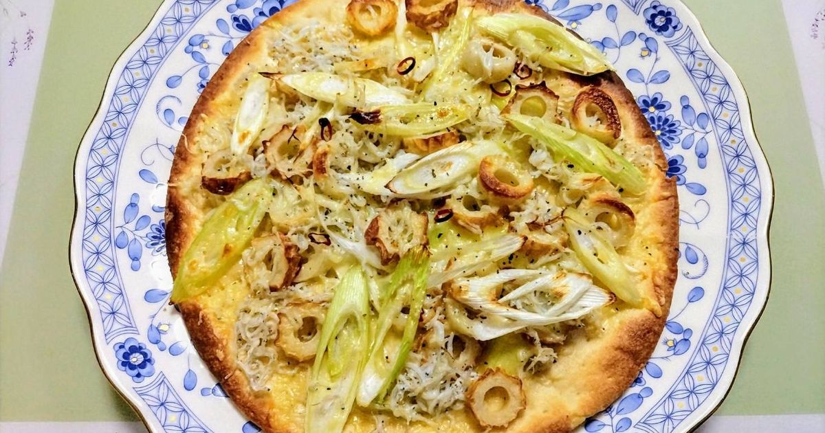 Easy Lunch! Japanese Style Pizza With Whitebait, Chikuwa And Leeks ...