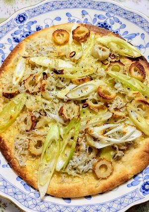 Easy Lunch! Japanese Style Pizza With Whitebait, Chikuwa And Leeks ...