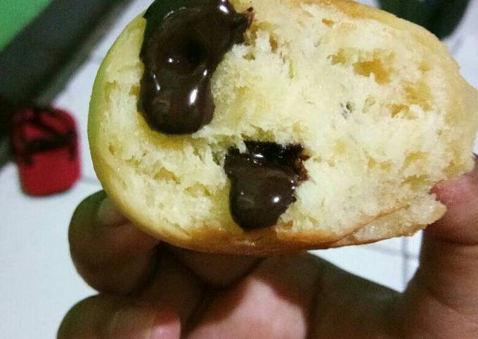 Resep Roti goreng isi coklat oleh widi maharani - Cookpad
