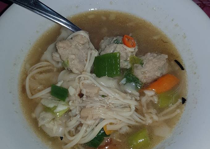 Resep Soup bakso pangsit oleh twelvi sinuraya - Cookpad