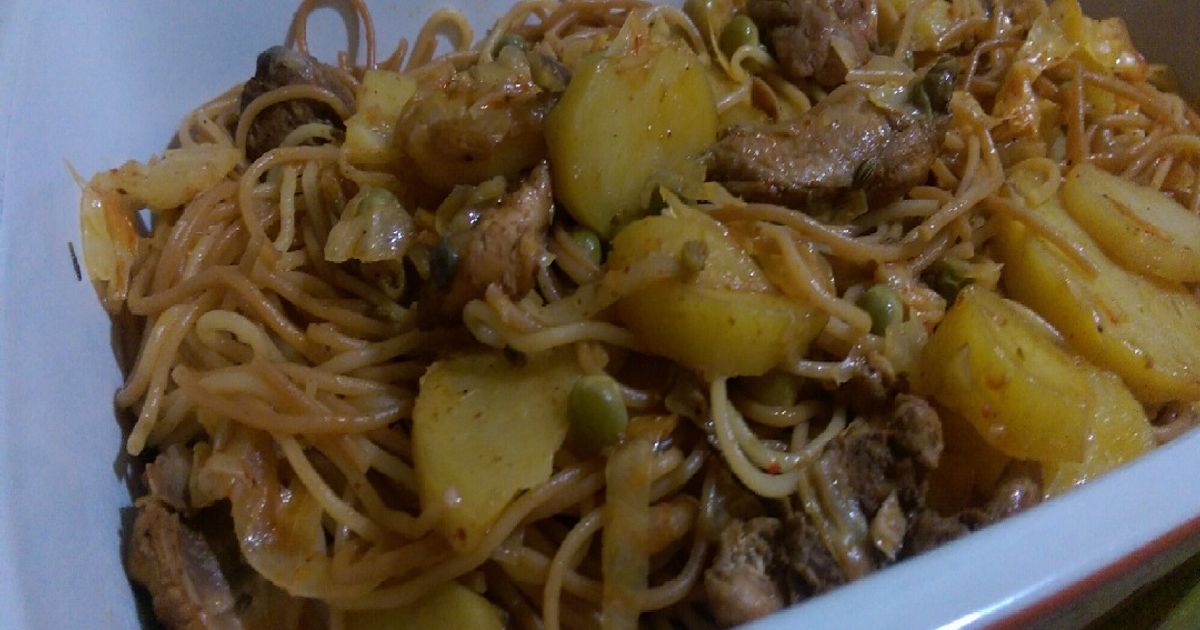 Fried Spaghetti With Potatoes And Chicken Recipe by Muhammad Dayyabu ...