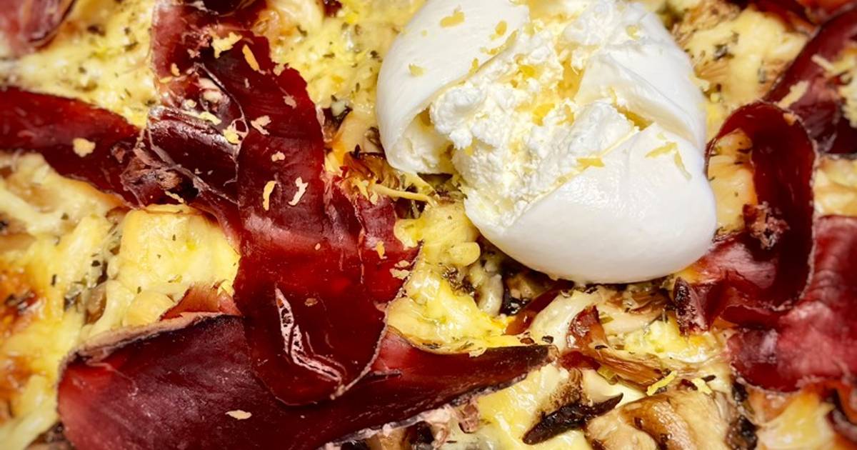 Pizza de setas al ajillo con cecina de León Receta de Arianne- Cookpad