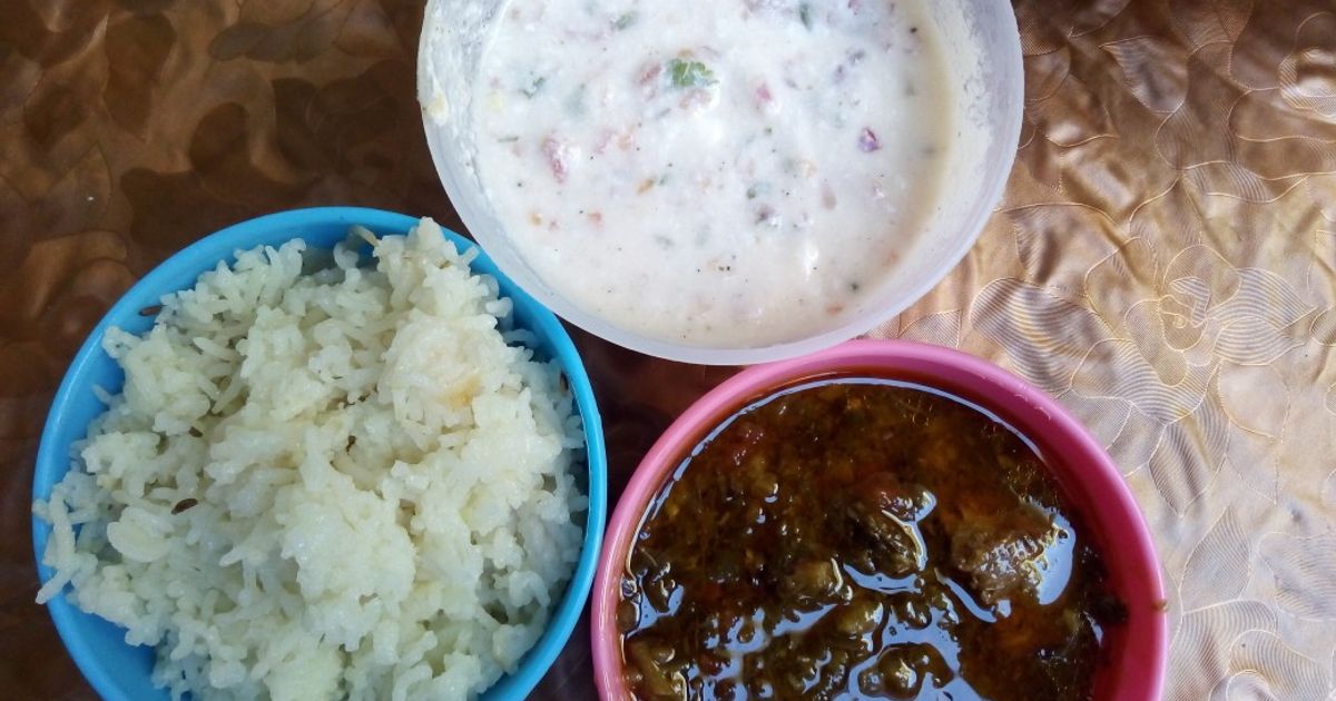 Boiled Rice With Palak Ka Salan And Raita Recipe by Uft - Cookpad