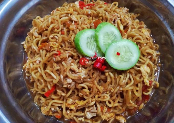 Resep Mie instant Goreng Nyemek / Mie goreng becek 🍜🍜 oleh Tinawu ...