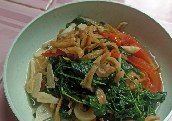 Resep Tumis daun kelor oleh yunekasaristiana - Cookpad