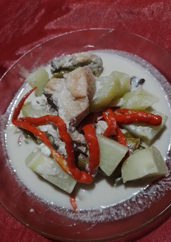 Resep Gulai putih ayam dan labu siam oleh Nandia Fatma - Cookpad