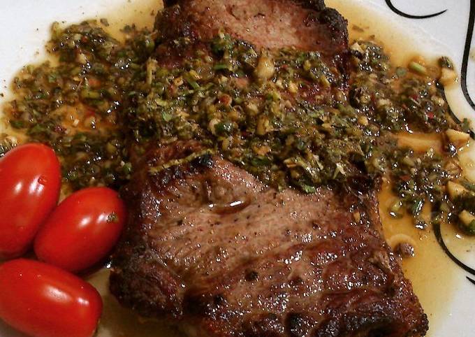 Contra filé ao molho Chimichurri Receita por Marco Demiquel - Cookpad