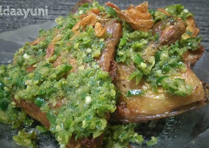 Resep Ayam Goreng Cabe Ijo oleh Wilda Ayuni - Cookpad