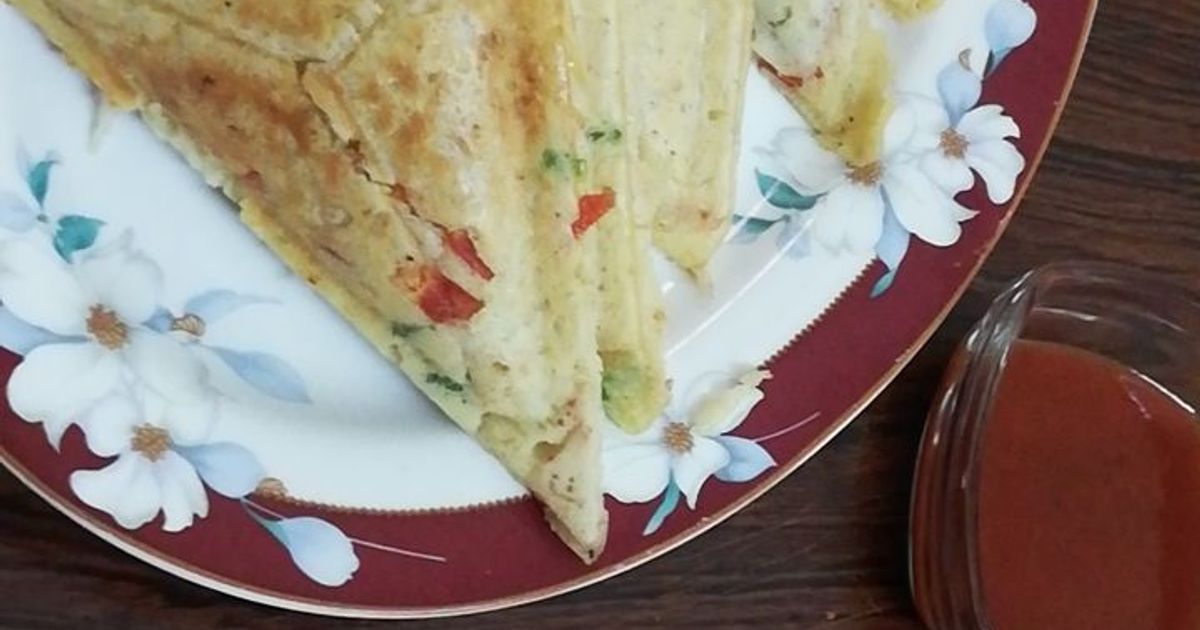 Chicken Vegetable Triangle Recipe by Khushii Butt - Cookpad