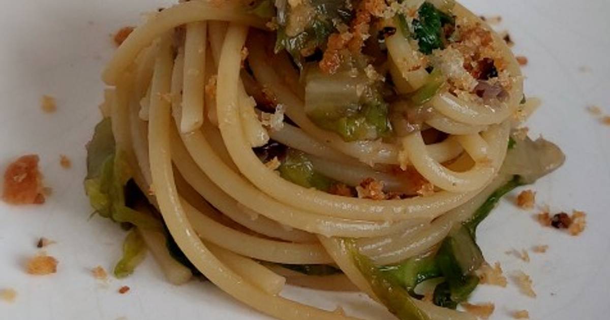 Ricetta Spaghetti scarola e crumble di pane aromatico di Lele - Cookpad