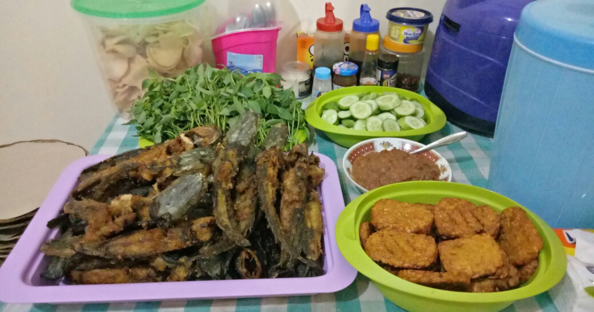 Resep Pecel Lele Mewah (Megi Wahyu) oleh Megi Hertina Novianti - Cookpad