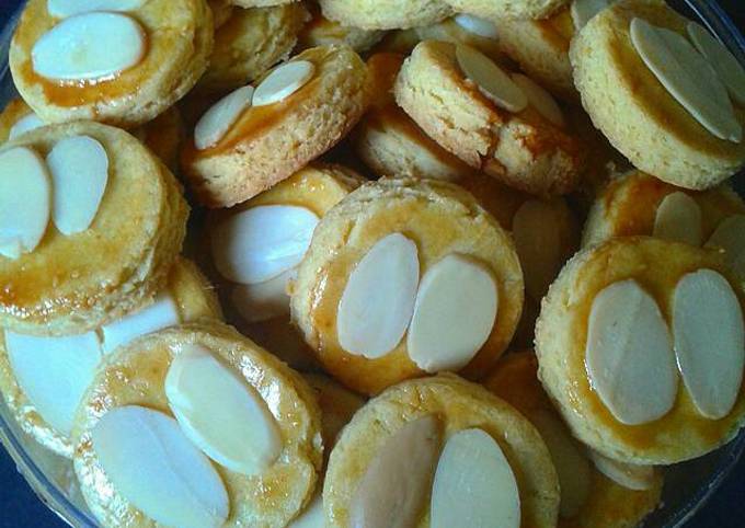 Resep Almond Disk Cookies oleh Kookee Cake & Cookies - Cookpad