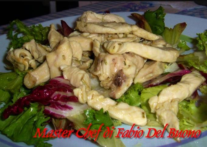 Ricetta Straccetti di Petto di Pollo serviti su Letto di Insalata Mista ...